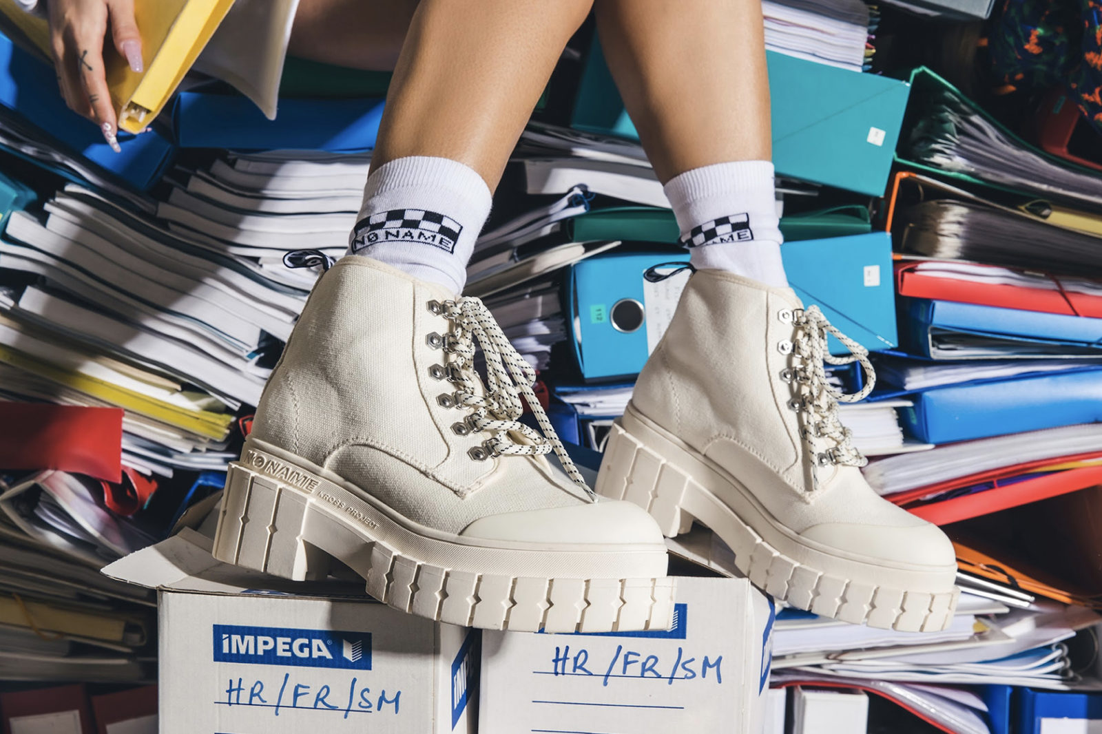 NO-NAME sera solaire pour sa collection printemps-été