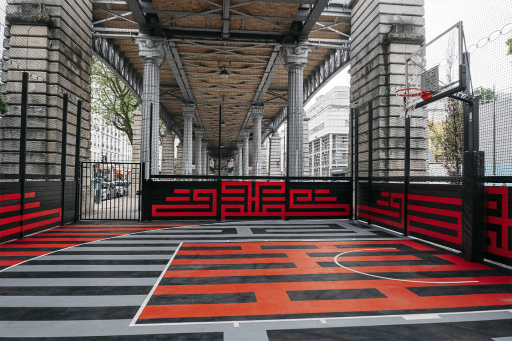 À Paris un terrain de basket en plein air redesigné par l'artiste l'Atlas