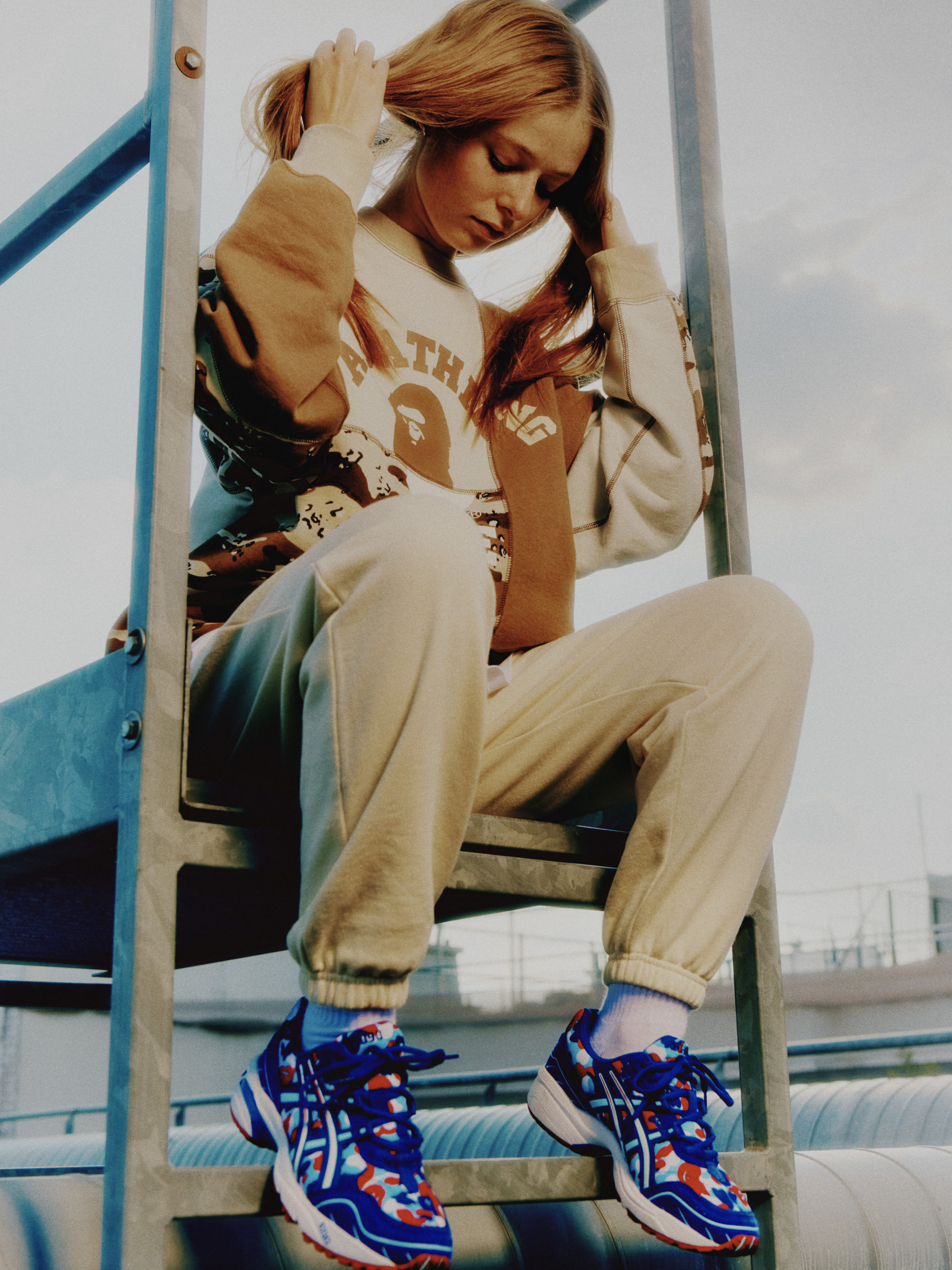 BAPE et Asics dévoilent leur sneaker collaborative sur les toits de Paris