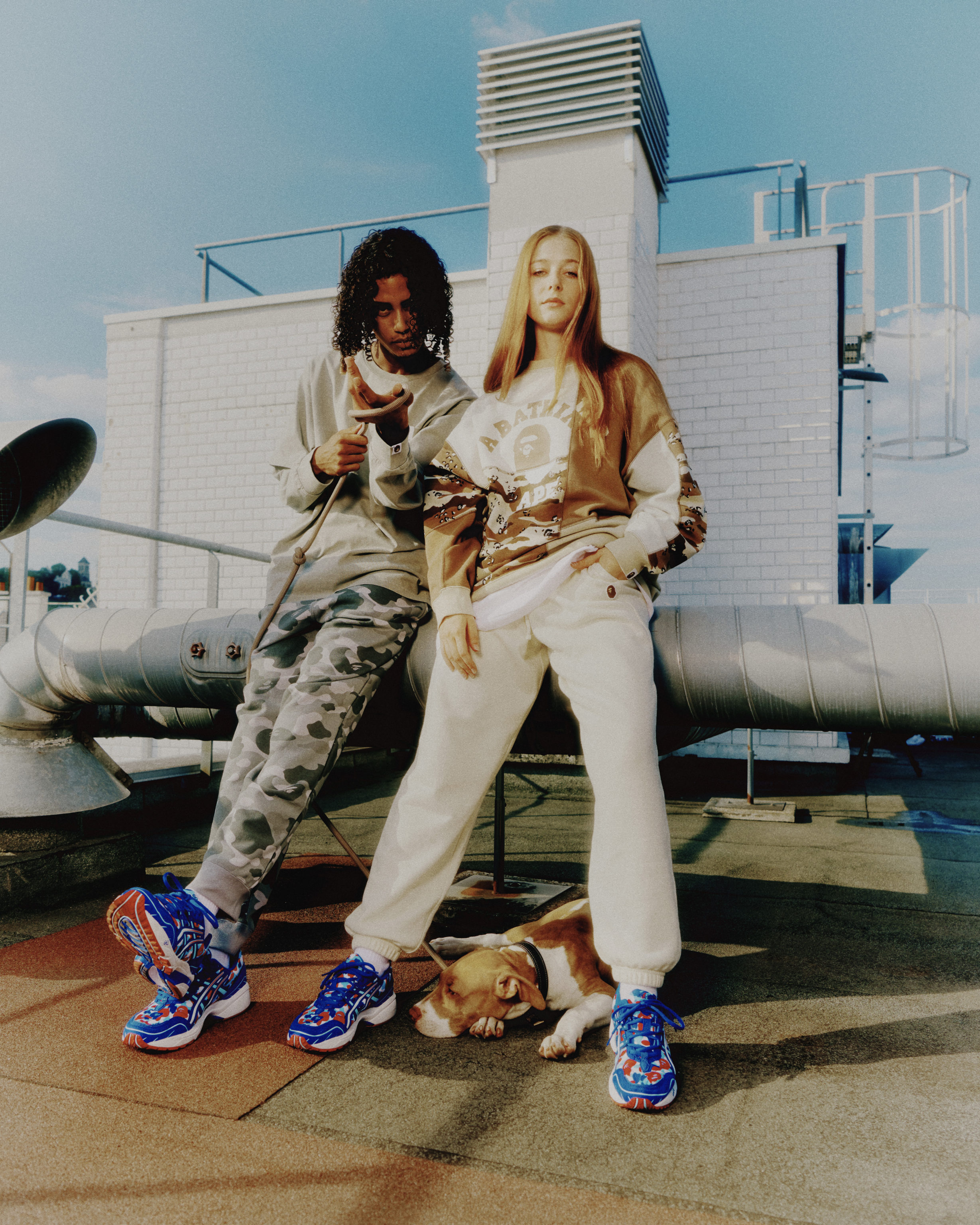 BAPE et Asics dévoilent leur sneaker collaborative sur les toits de Paris