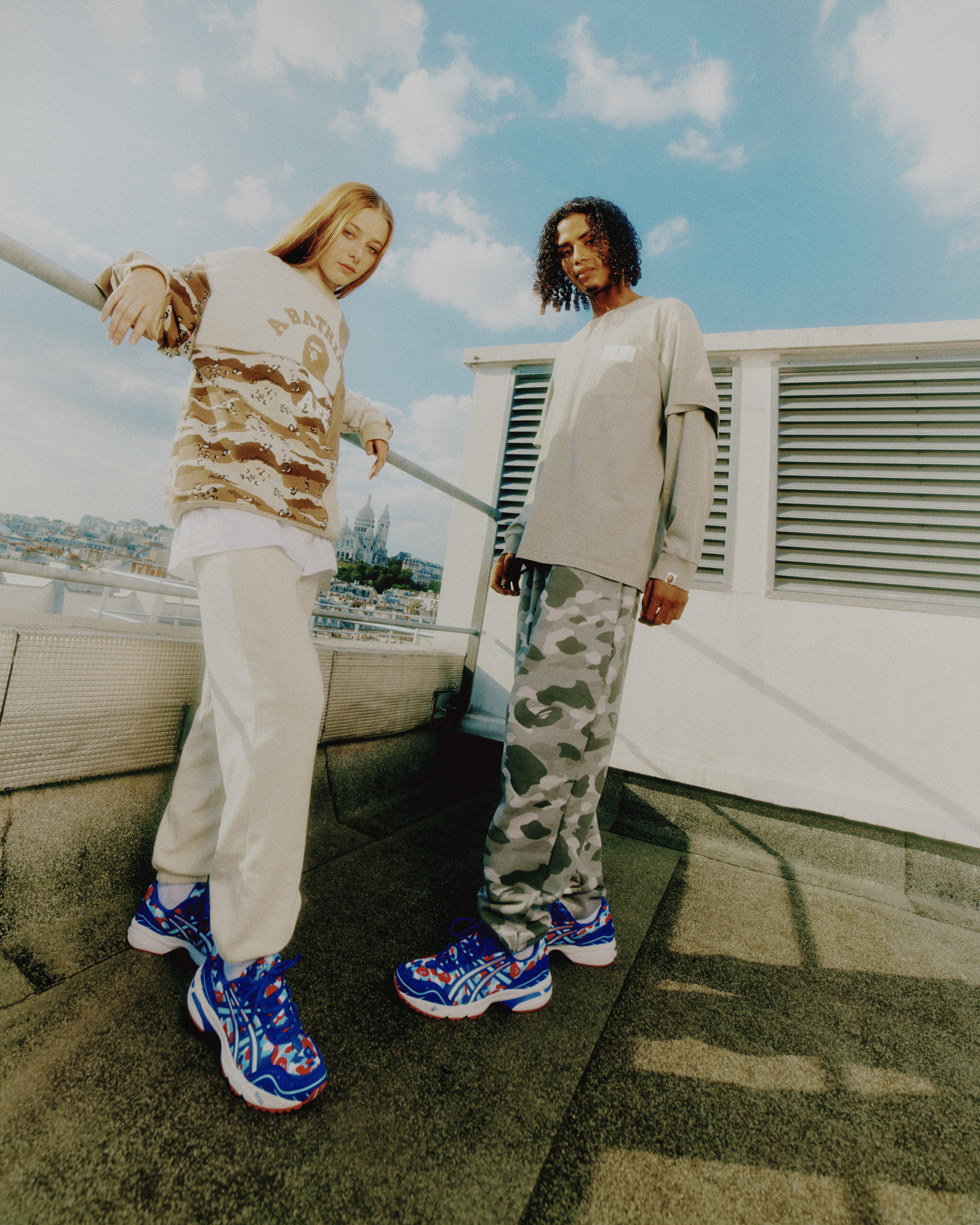 BAPE et Asics dévoilent leur sneaker collaborative sur les toits de Paris