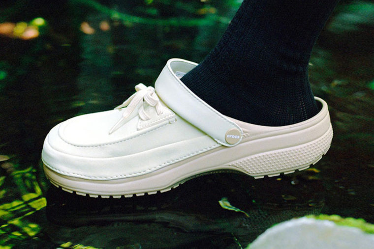 Crocs : ces collabs streetwear et luxe qui modernisent la chaussure "moche"