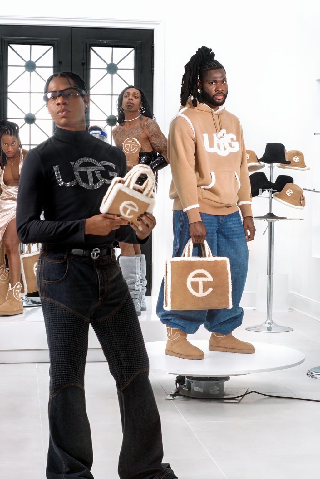 Telfar sort de nouveaux sacs avec UGG