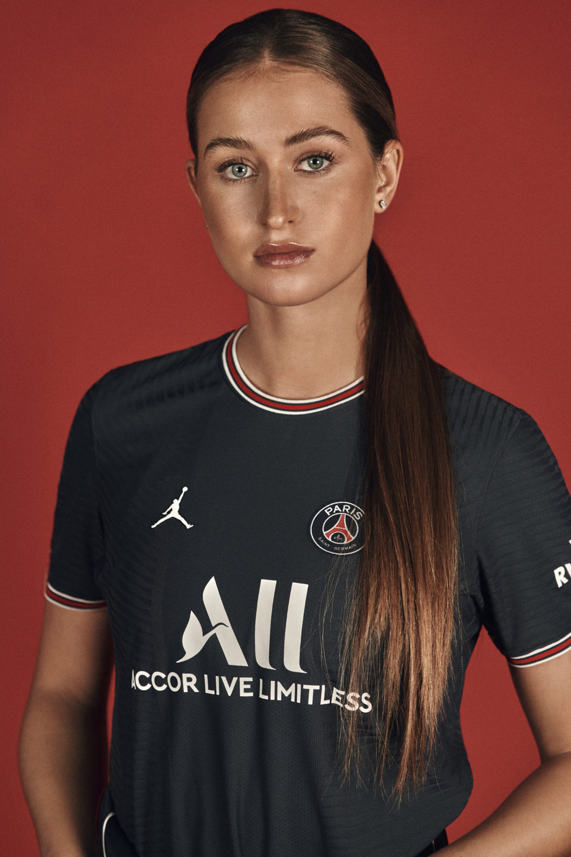 PSG : Les joueuses féminines honorées avec des posters géants devant le ...