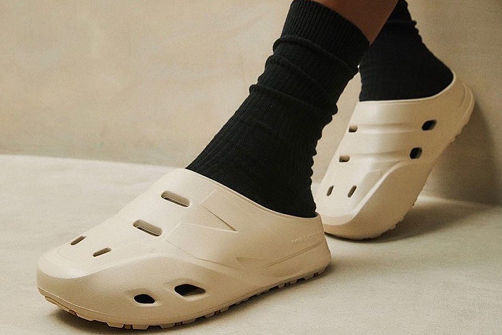 New Balance dévoile ses mules façon Crocs