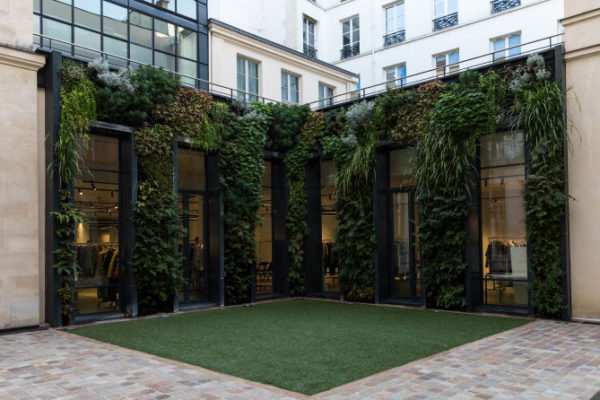 LVMH ouvre les sites de Kenzo, Louis Vuitton ou encore Dior le temps de ...