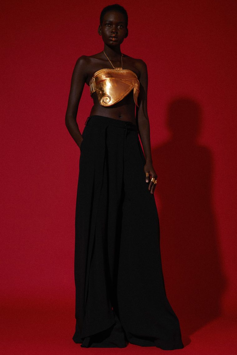 Olivier Rousteing s'inspire de l'Égypte pour sa nouvelle collection BALMAIN