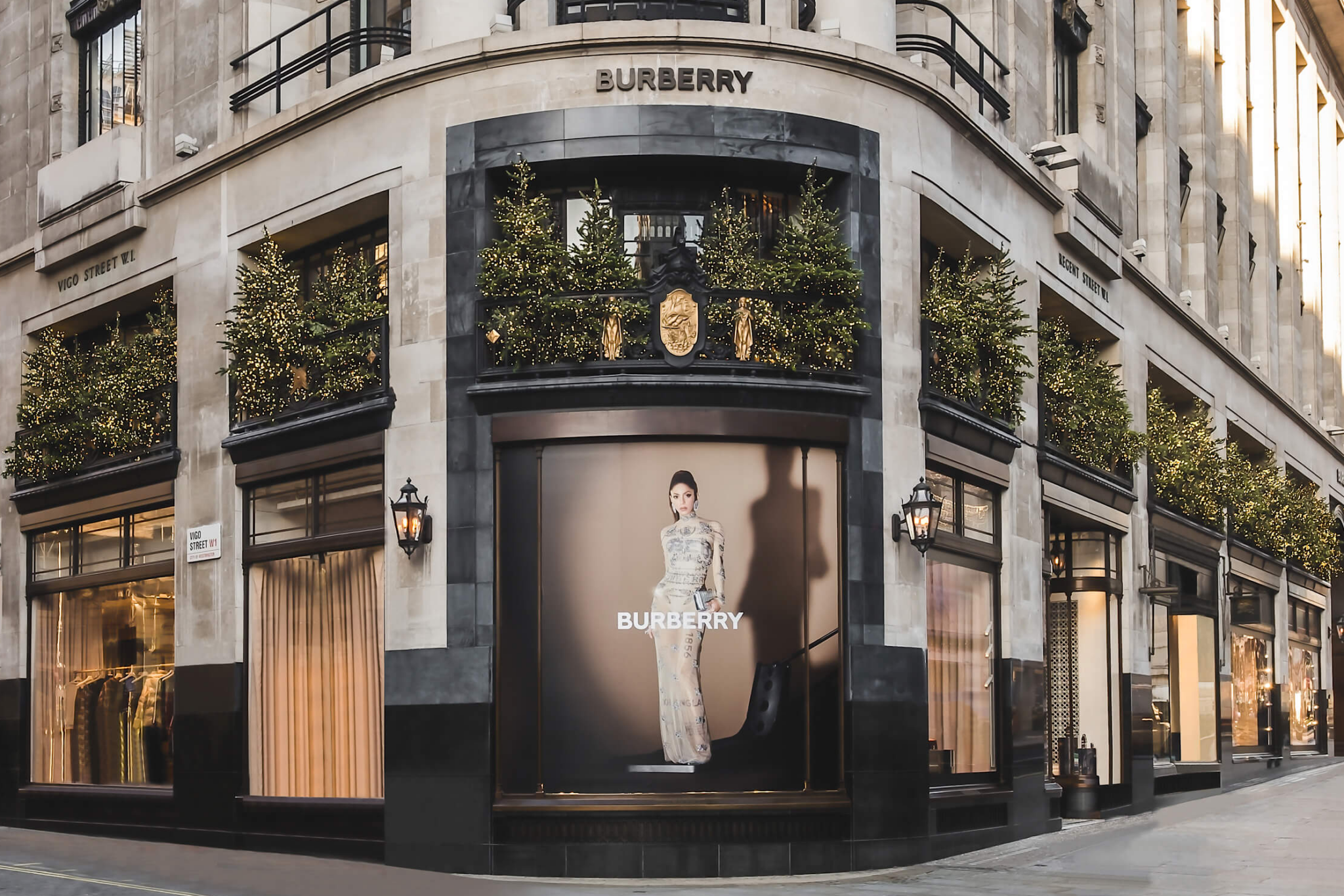 Dans la descente aux enfers de Burberry