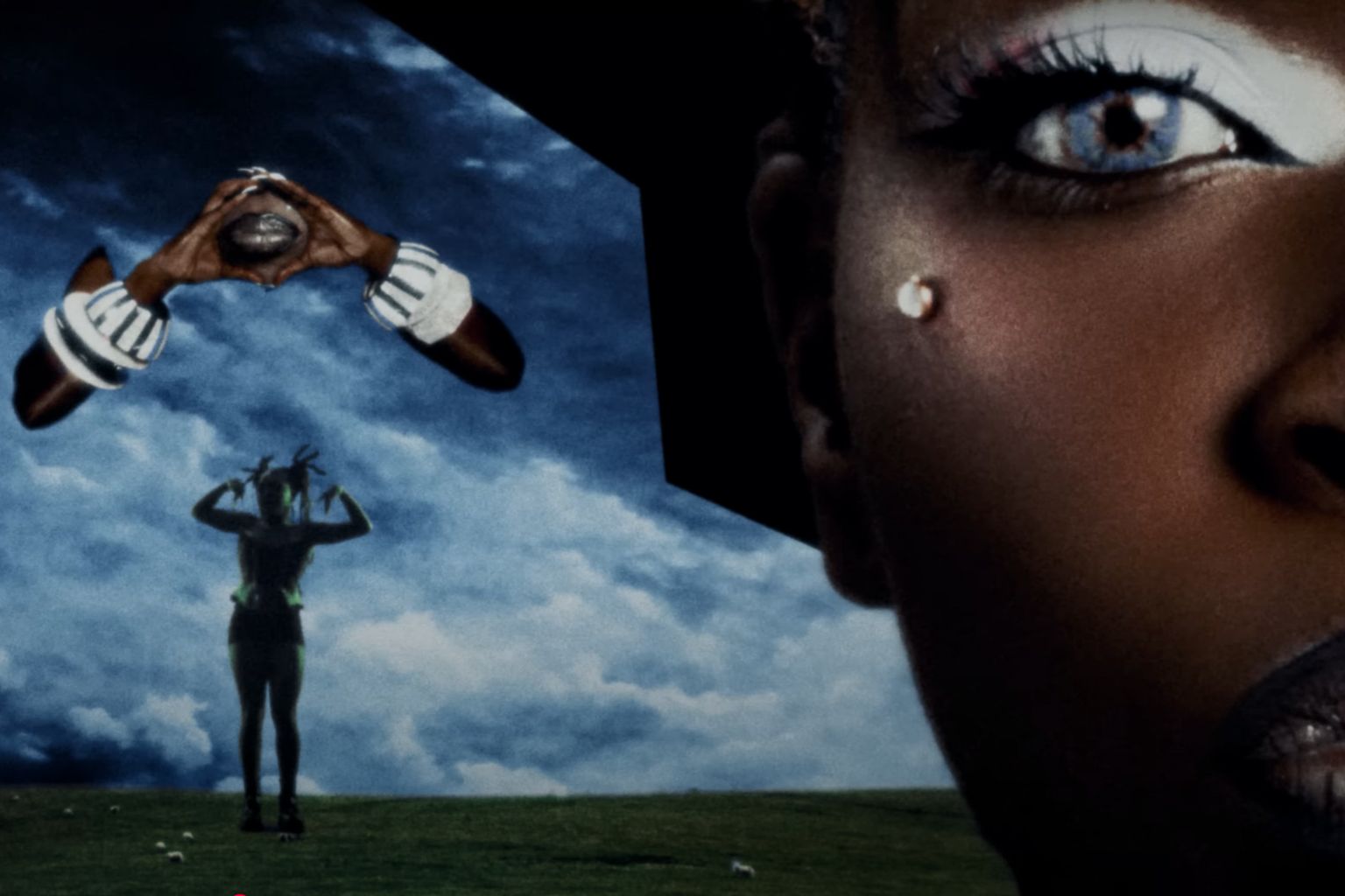 Theodora offre un magnifique clip à son “Fashion Designa”